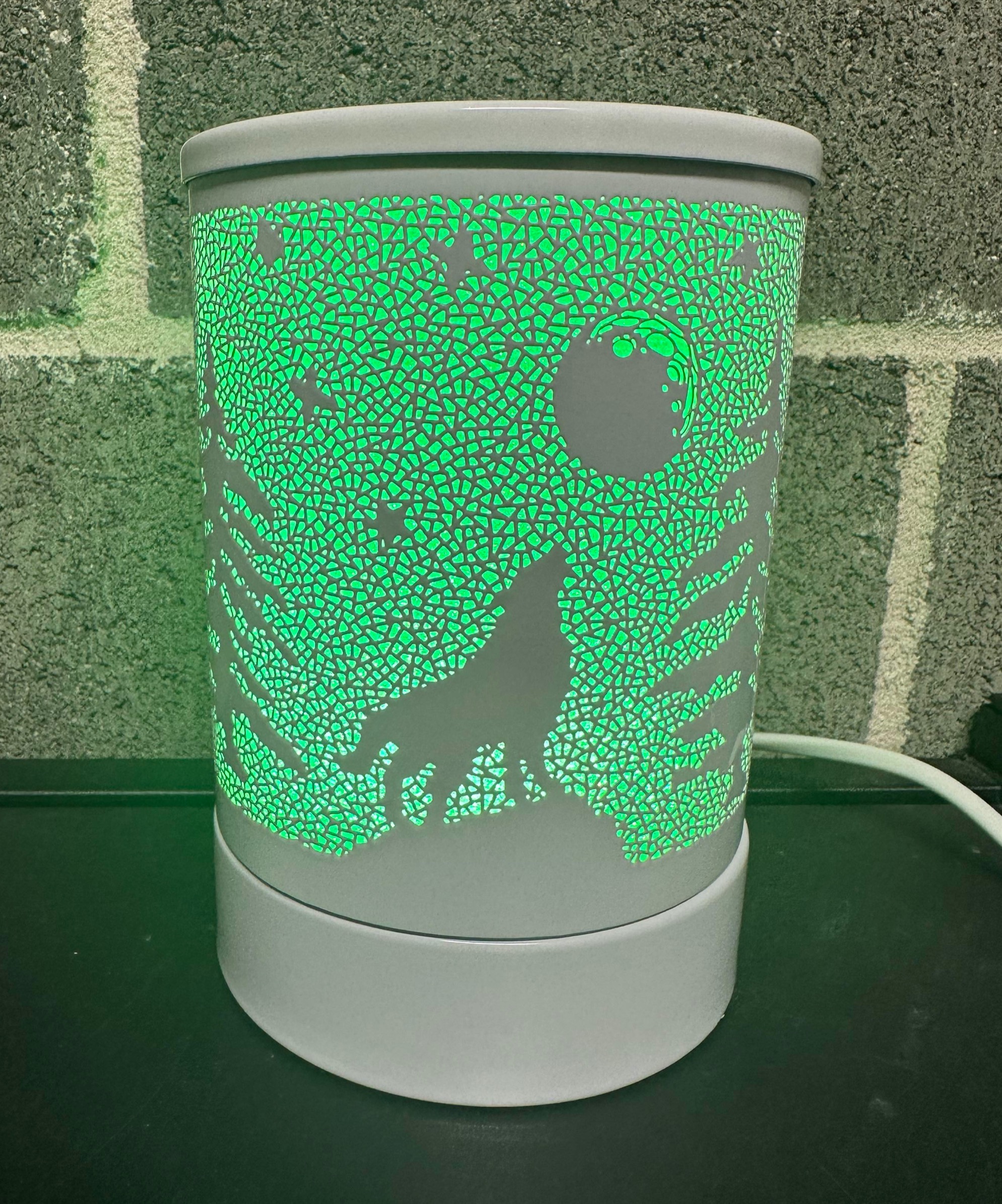 White Full Moon – EiLuxe Sydney